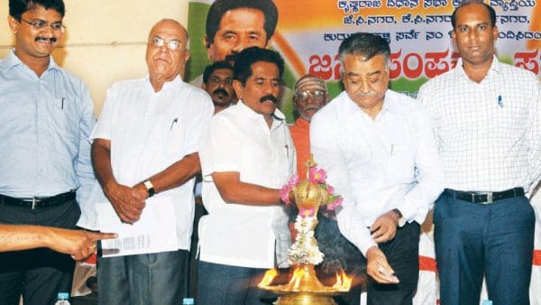 By-polls: Sreenivasa Prasad, Keshavamurthy file nominations at N'gud ...