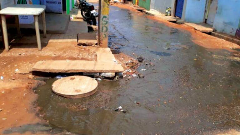 Another overflowing manhole in Azeez Sait Nagar - Star of Mysore