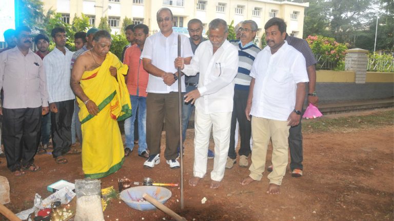MUDA Chairman launches pavement works - Star of Mysore