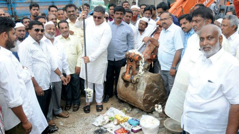 Minister performs guddali puja for drain works - Star of Mysore