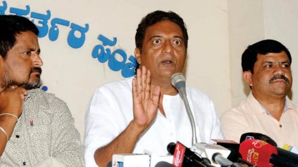 Actor Prakash Rai rules out joining politics - Star of Mysore