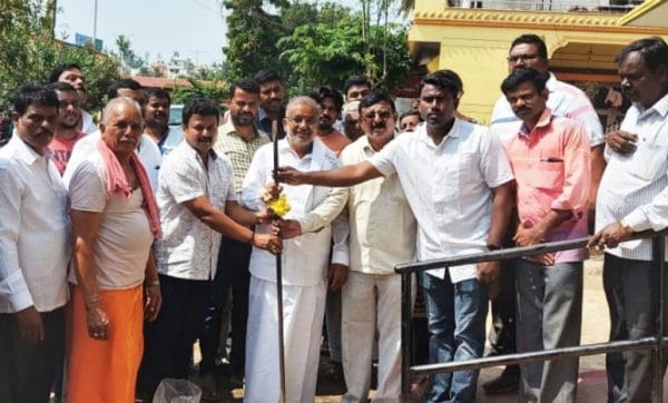 MLAs perform guddali puja for developmental works in city - Star of Mysore