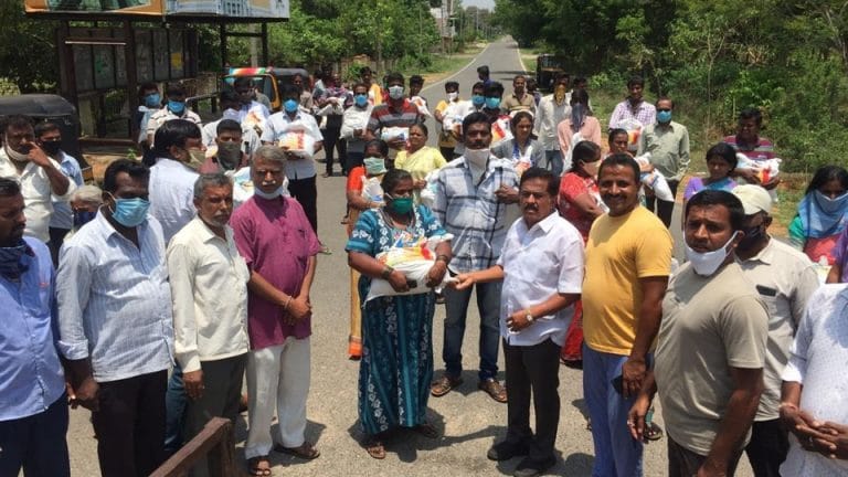 Former MLA distributes ration to daily wagers - Star of Mysore