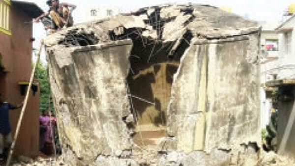 Overhead Water Tank collapses - Star of Mysore
