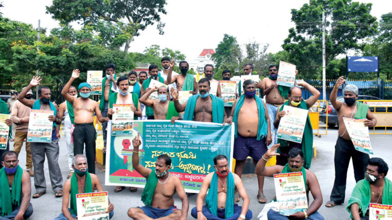 Farmers protest Land Reforms, APMC Acts - Star of Mysore