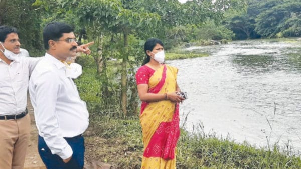 Mandya DC visits flood-affected areas - Star of Mysore