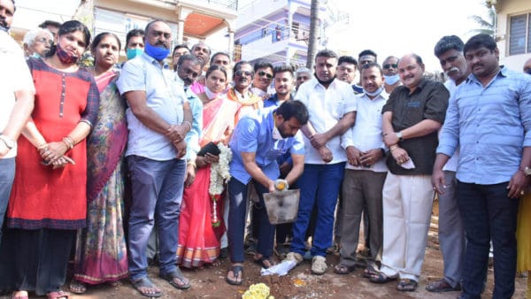 MLA performs guddali puja for Hi-tech Bus Stand at Kumbarakoppal - Star ...