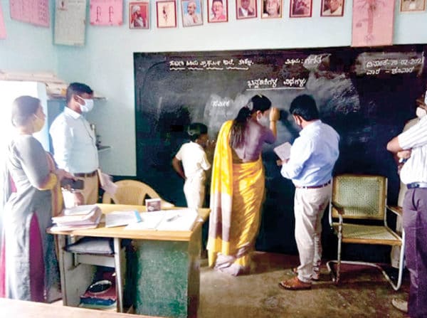 DC Rohini turns Maths teacher - Star of Mysore
