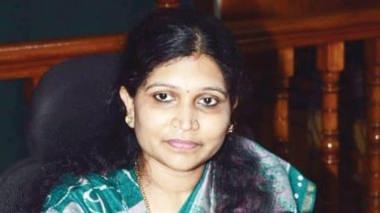 Mandya DC orders four days complete closure of shops - Star of Mysore