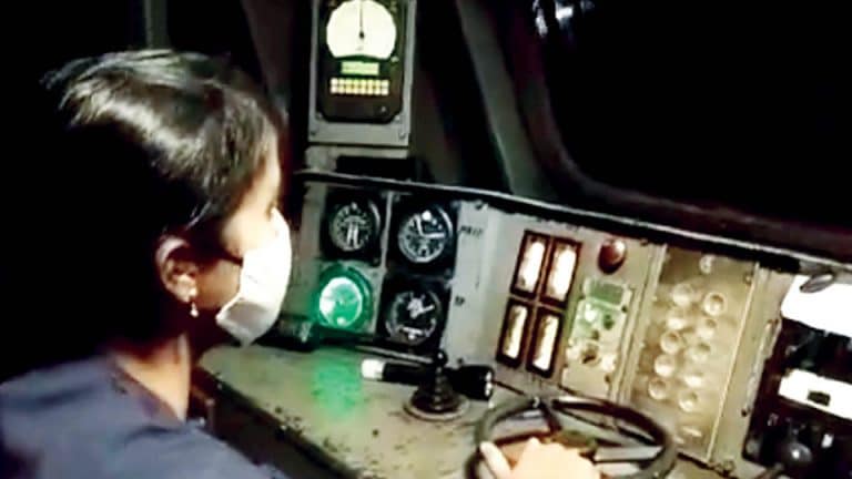 Women Loco Pilots steer Oxygen Express to Bengaluru - Star of Mysore
