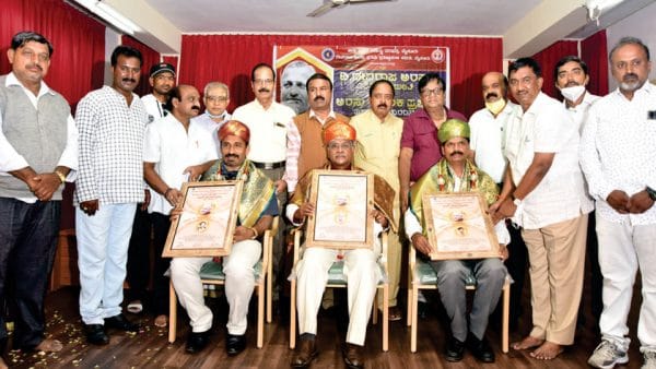 'D. Devaraj Urs statue to be installed in new DC Office premises ...