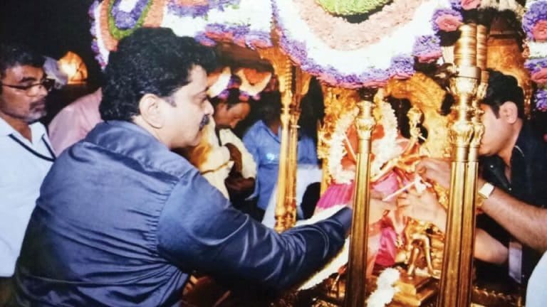 This florist decorating Golden Howdah for 23 years - Star of Mysore