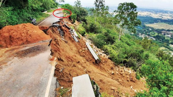 Crumbling rocks, mud - Star of Mysore