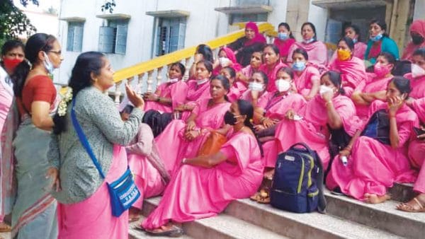 ASHA workers stage protest - Star of Mysore