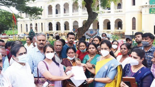 Urging to waive off water bills of poor, SUCI stages protest in front ...