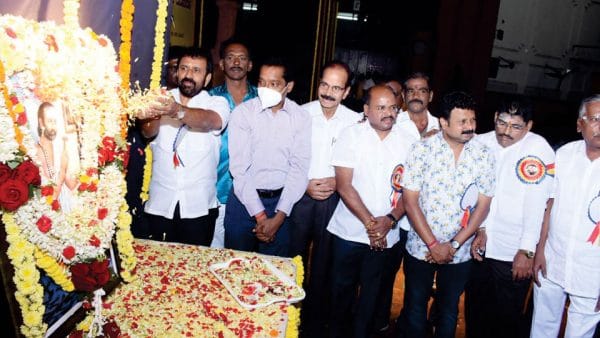 Amara Shilpi Jakanachari Commemoration Day held - Star of Mysore