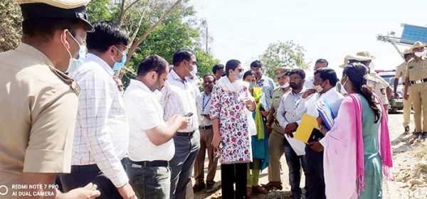 Stone quarry crash in Gundlupet: Rescuers blast rocks to retrieve ...