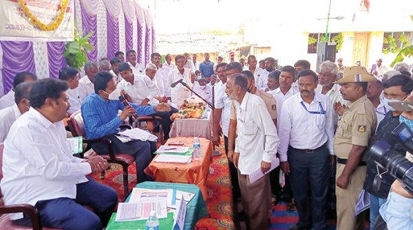 DC visits Ayarahalli in Hunsur; listens to problems of villagers - Star ...