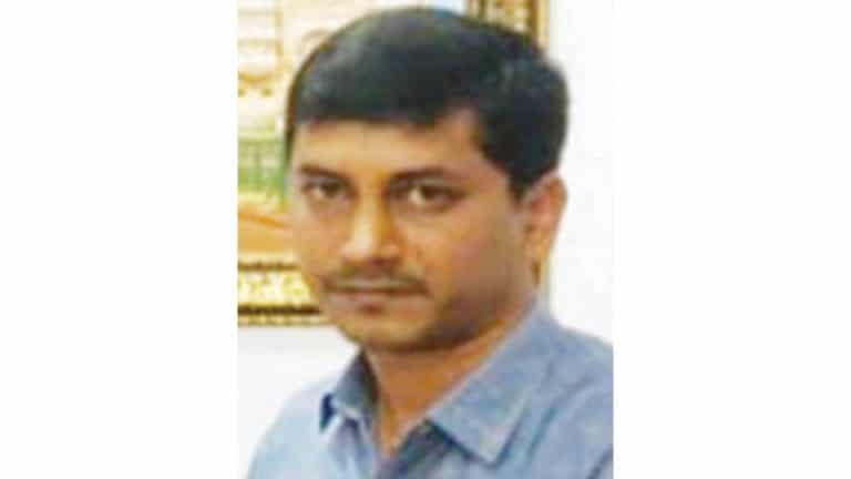 Bogadi Town Panchayat EO caught while accepting bribe - Star of Mysore