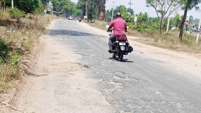 This Road near Yelwal needs immediate repairs - Star of Mysore
