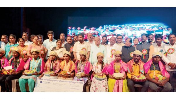 Govt. making efforts to address Pourakarmika issues: Minister - Star of ...