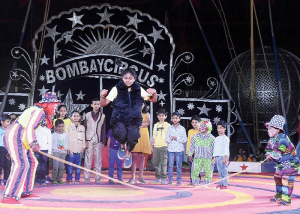 Pramoda Devi inaugurates Great Bombay Circus - Star of Mysore
