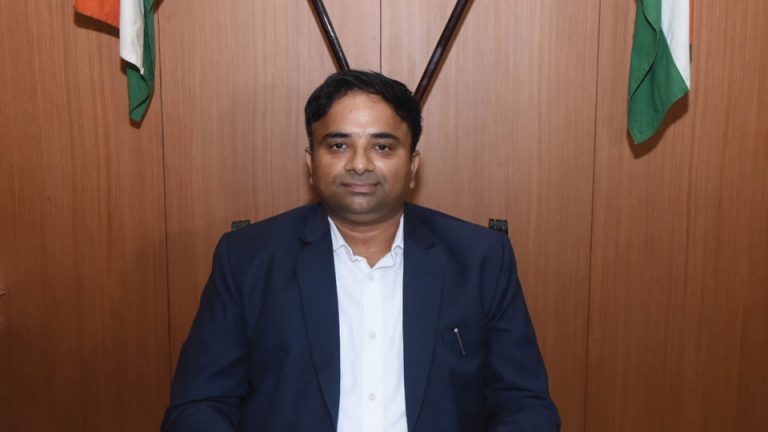 DC Dr. K.V. Rajendra takes over as MUDA Chairman - Star of Mysore