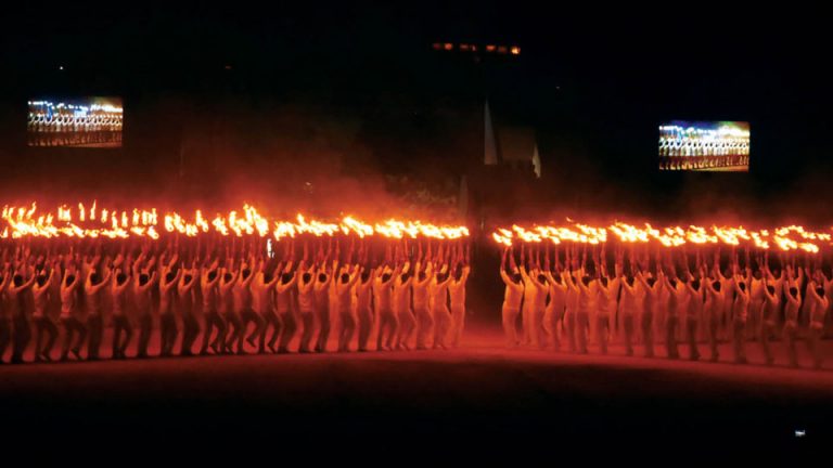 Razzmatazz of lights marks Torchlight Parade - Star of Mysore