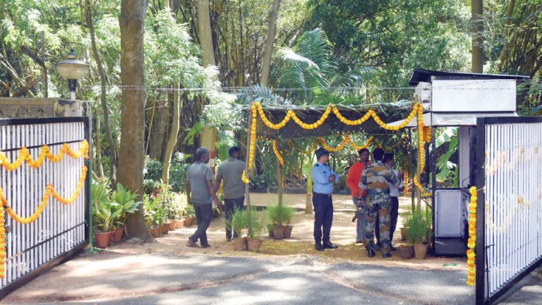 Common entry gate to Karanji Lake and RMNH opens - Star of Mysore
