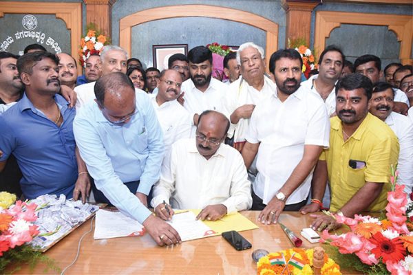 Yashaswi Somashekar takes charge as MUDA Chairman - Star of Mysore