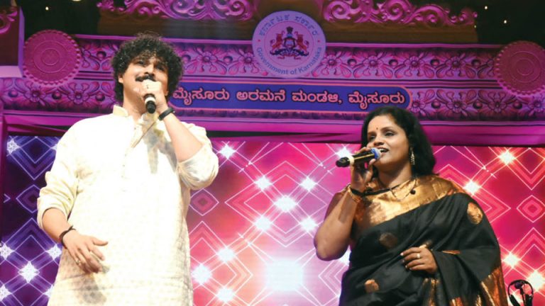 Rajesh Krishnan, Jogi Sunitha and troupe enthral Palace visitors - Star ...