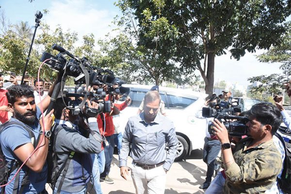 ADGP quizzes Santro Ravi at Vijayanagar Police Station - Star of Mysore