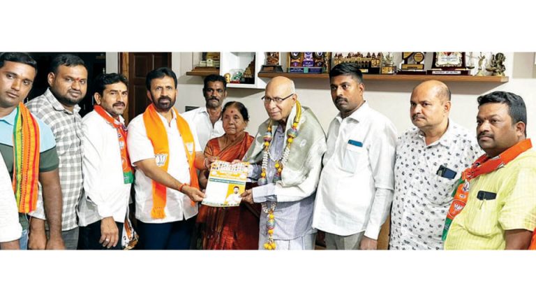MLA Nagendra goes door-to-door - Star of Mysore