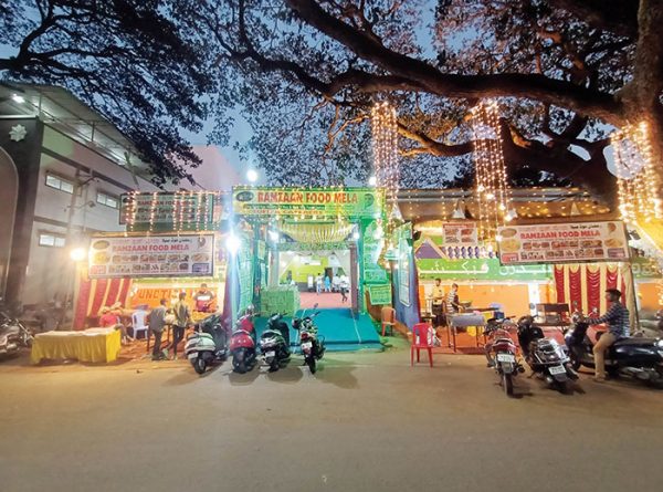 Street lights blaze as Ramzan food courts, shops are crowded - Star of ...