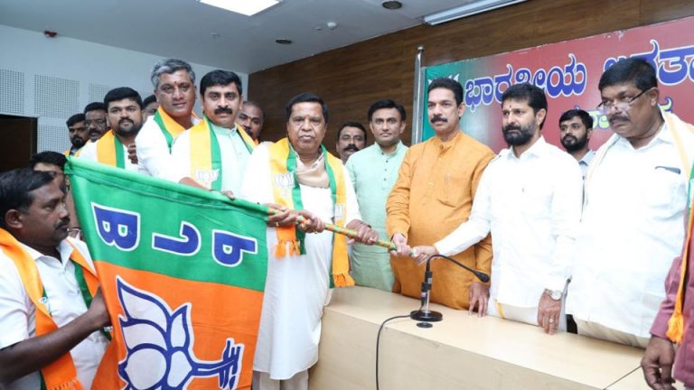 Two-time MLA, former Mandya MP L.R. Shivarame Gowda joins BJP - Star of ...