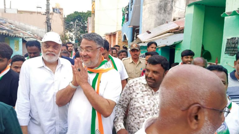 Tanveer Sait campaigns in Hanumanthanagar - Star of Mysore