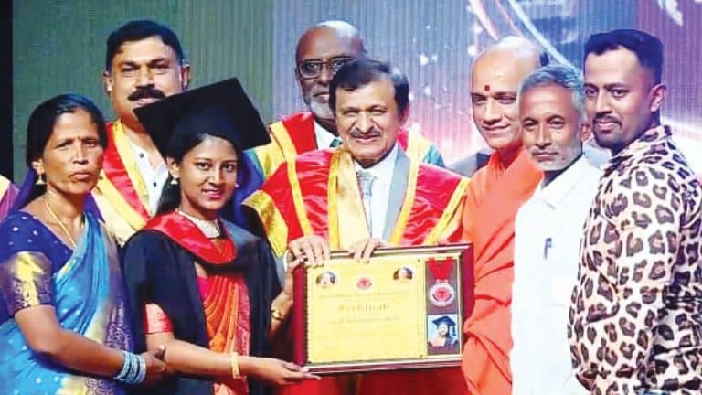 City Newspaper Distributor's daughter becomes a Doctor - Star of Mysore