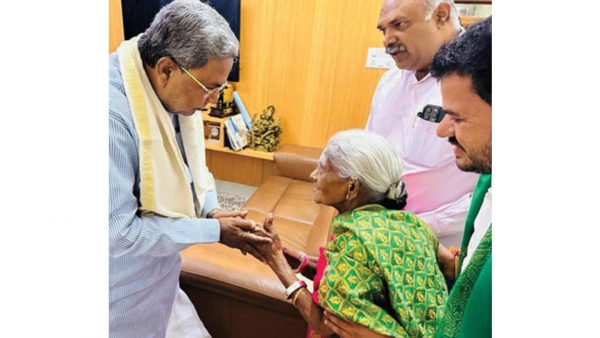 Saalumarada Thimmakka greets CM - Star of Mysore
