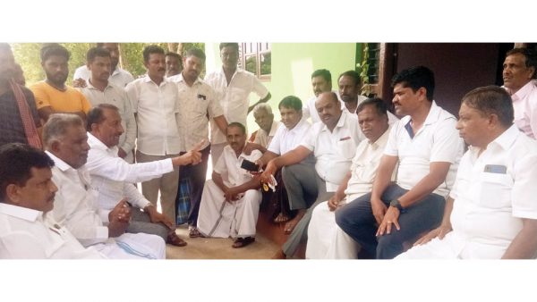 Wild elephant kills farmer in Saragur, villagers stage protest against ...