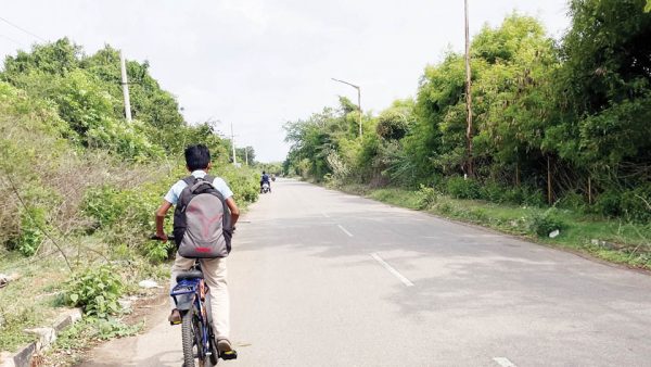Footpath on Lingambudhi Tank bund road needs maintenance - Star of Mysore