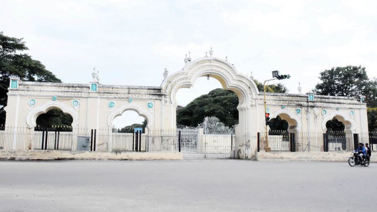 MCC to restore Govt. Guest House Heritage Arch Gate - Star of Mysore