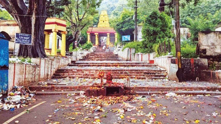 Chamundi Hill visitors behave! - Star of Mysore