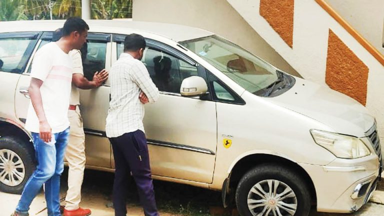 Criminals arrested within minutes of robbing a Kerala gold trader ...