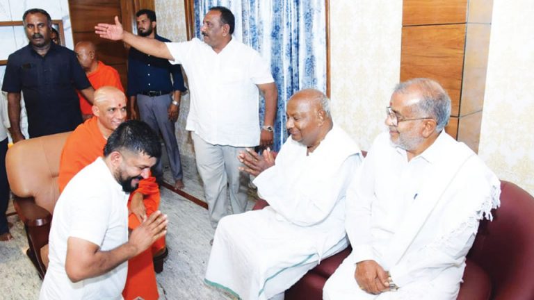 Simha seeks Supremo’s blessings - Star of Mysore