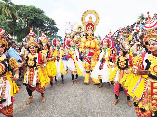 Pramoda Devi flags off Srirangapatna Dasara - Star of Mysore