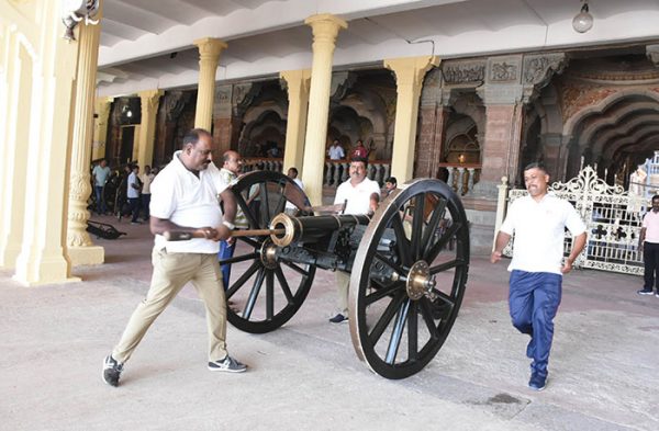 Cannon Firing: Dry run begins at Mysore Palace - Star of Mysore