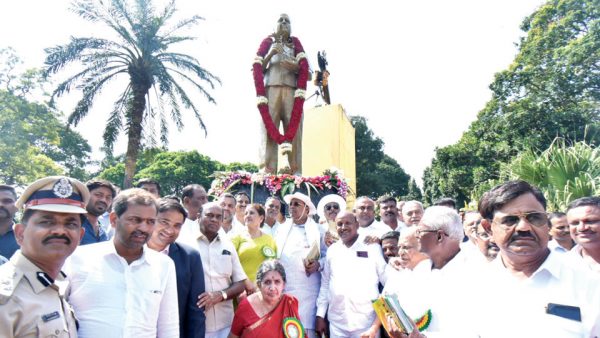 CM unveils Dr. Marigowda's statue at Curzon Park - Star of Mysore