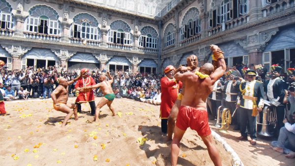 Vajra Mushti Kalaga makes for a nail-biting watch - Star of Mysore