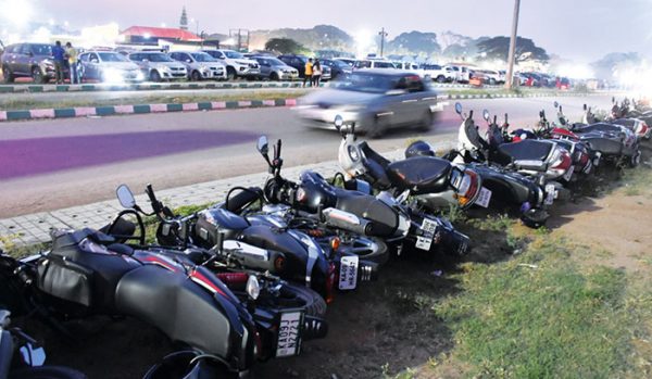 Two-wheelers topple en masse at Dasara Exhibition Grounds - Star of Mysore