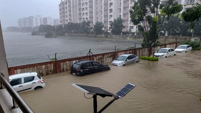 Cyclone Michaung wreaks havoc in Chennai; moving to Andhra - Star of Mysore
